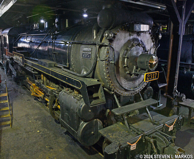 Steamtown National Historic Site | ROUNDHOUSE AND TURNTABLE